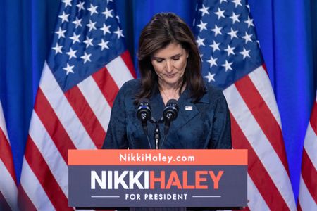 Republican presidential candidate Haley makes a campaign visit in ...